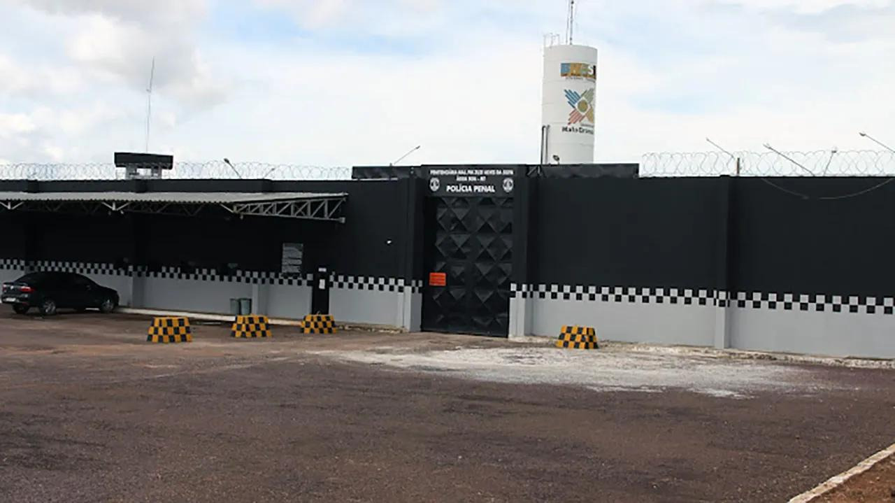 Cinco detentos fogem da Penitenciária Major Zuzi em Água Boa durante a ...